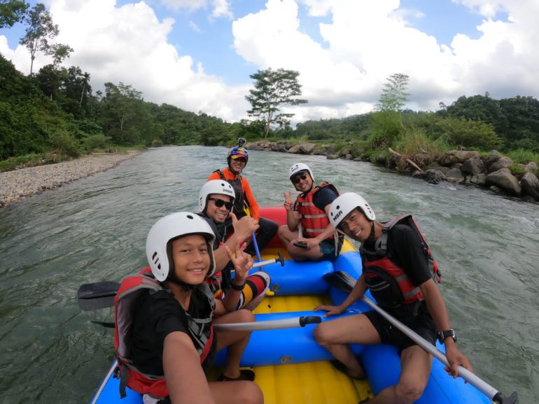 LA Rafting: Pengalaman Seru Arung Jeram di Sungai Batang Anai!