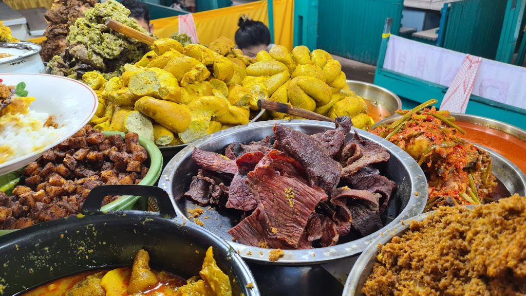 5 Rekomendasi Tempat Makan Nasi Kapau Populer di Bukittinggi