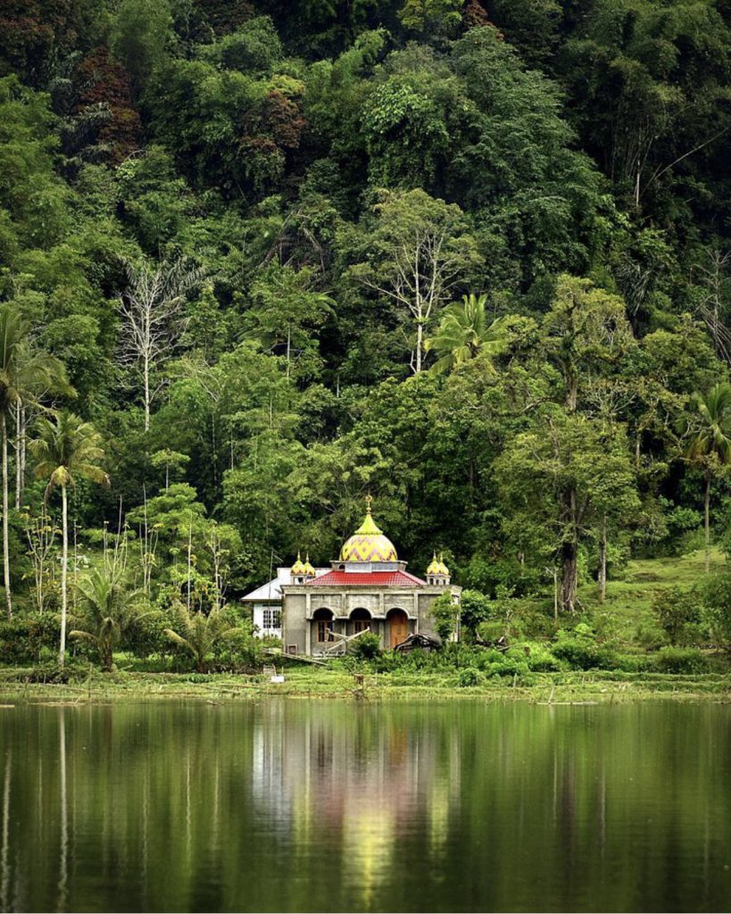 Discover the Enigmatic Beauty of Tarusan Kamang Lake in Agam