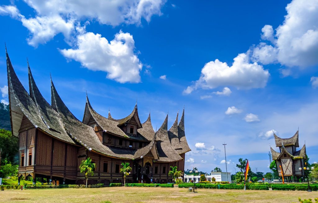 Rumah Gadang: The Majestic Traditional Minangkabau House - West Sumatra 360
