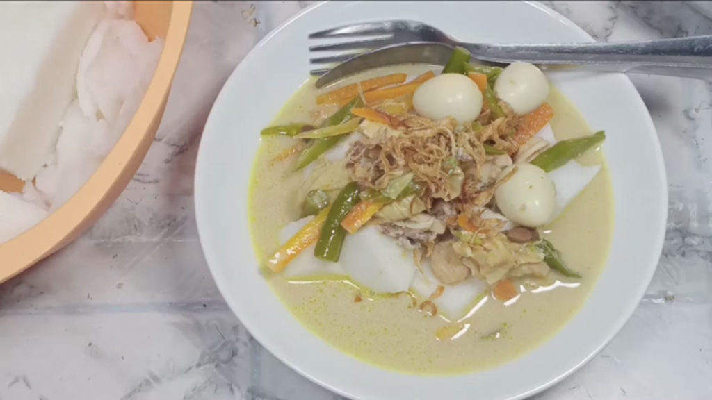 5 Gulai Lontong Khas Sumatera Barat yang Menggugah Selera