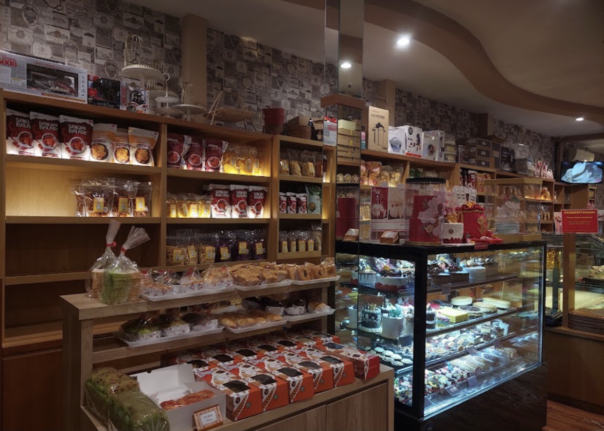 7 Rekomendasi Toko Kue & Roti Terkenal di Kota Padang